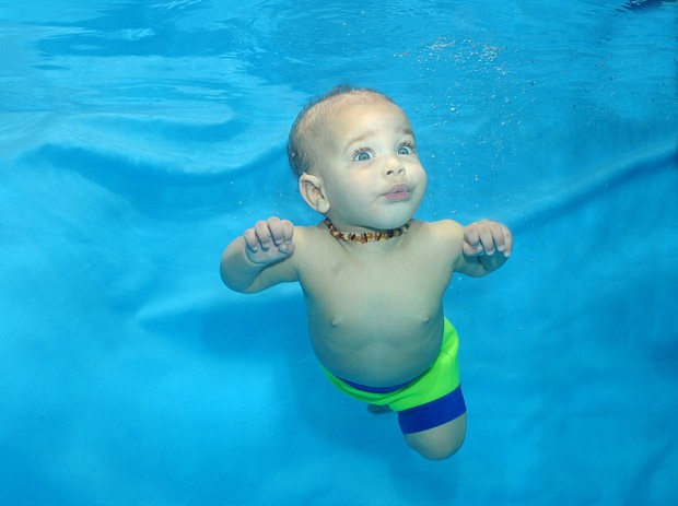 Underwater Photographs of Swimming Babies | Amusing Planet